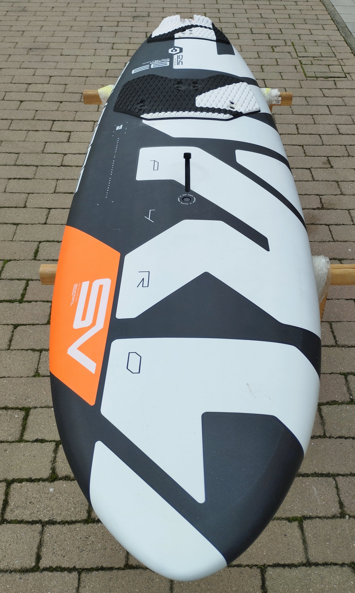 Board SEVERNE PYRO 2023 83LT Test – HATROPINA