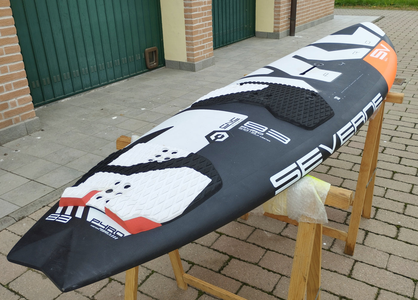 Board SEVERNE PYRO 2023 83LT Test – HATROPINA